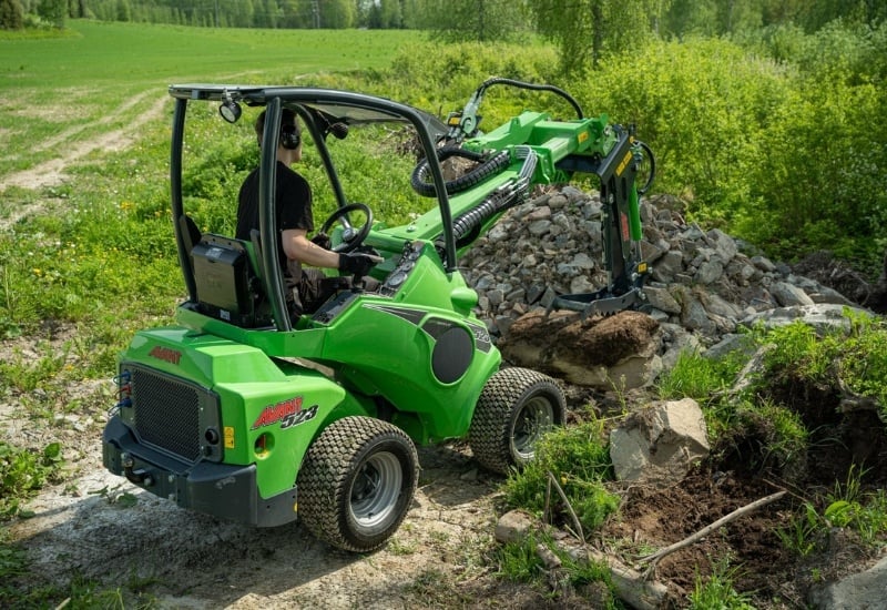 Mini Digger 180 | Loader Attachment | Avant NZ