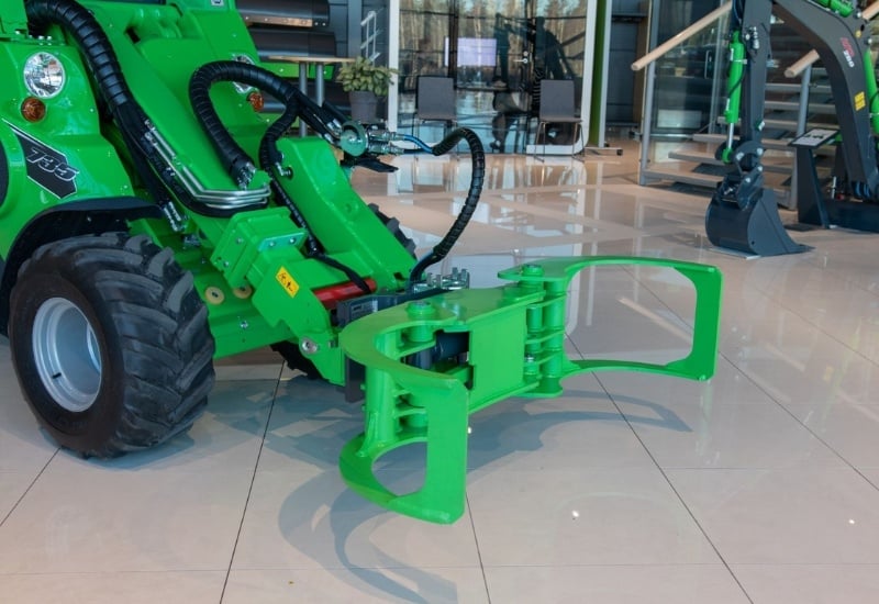 Timber Grab HD | Loader Attachment | Avant NZ