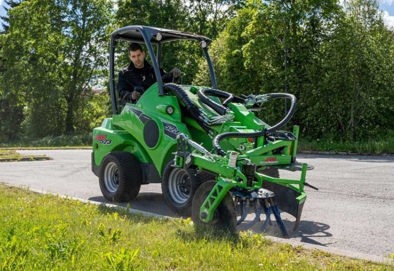 Edge Trimmer with Weed Brush | Loader Attachment | Avant NZ