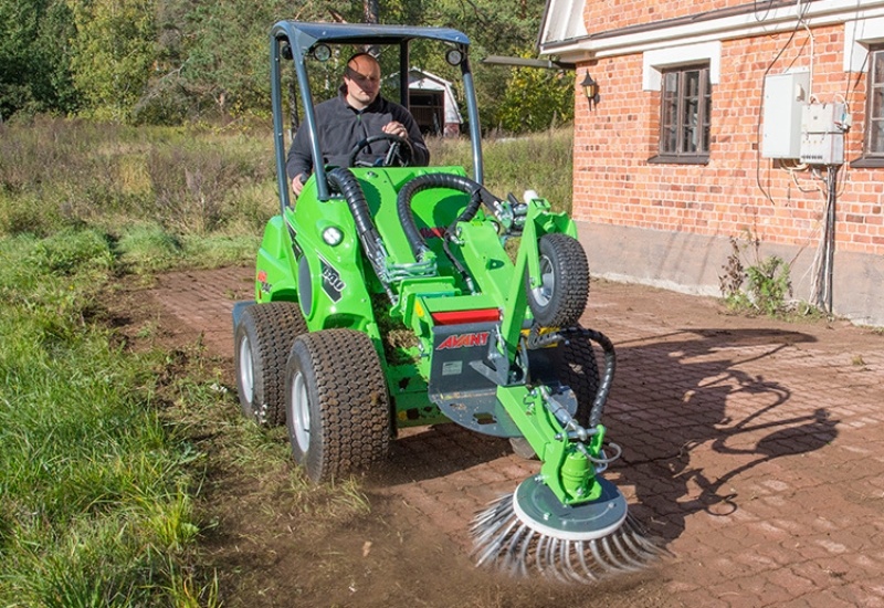 Weed Brush | Loader Attachment | Avant NZ