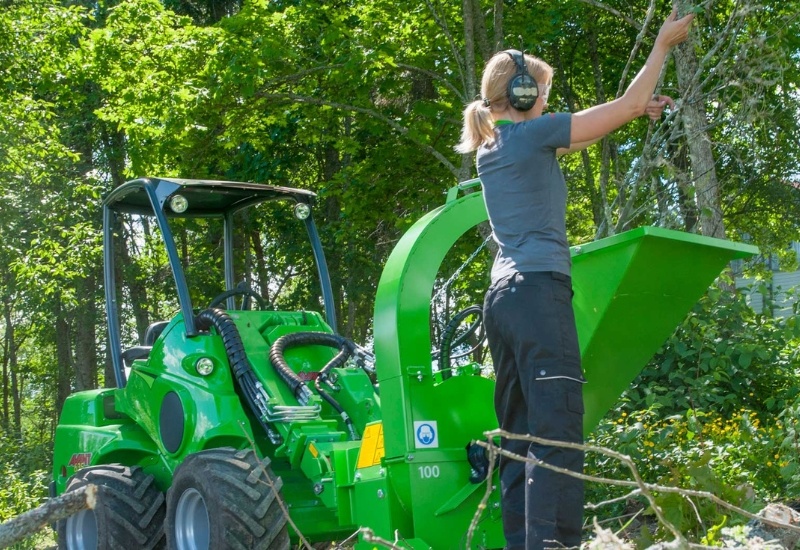Wood Chipper CH100 | Loader Attachment | Avant NZ